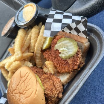 MAIN BIRD HOT CHICKEN - MONTROSE - Updated April 2025 - 309 Photos ...