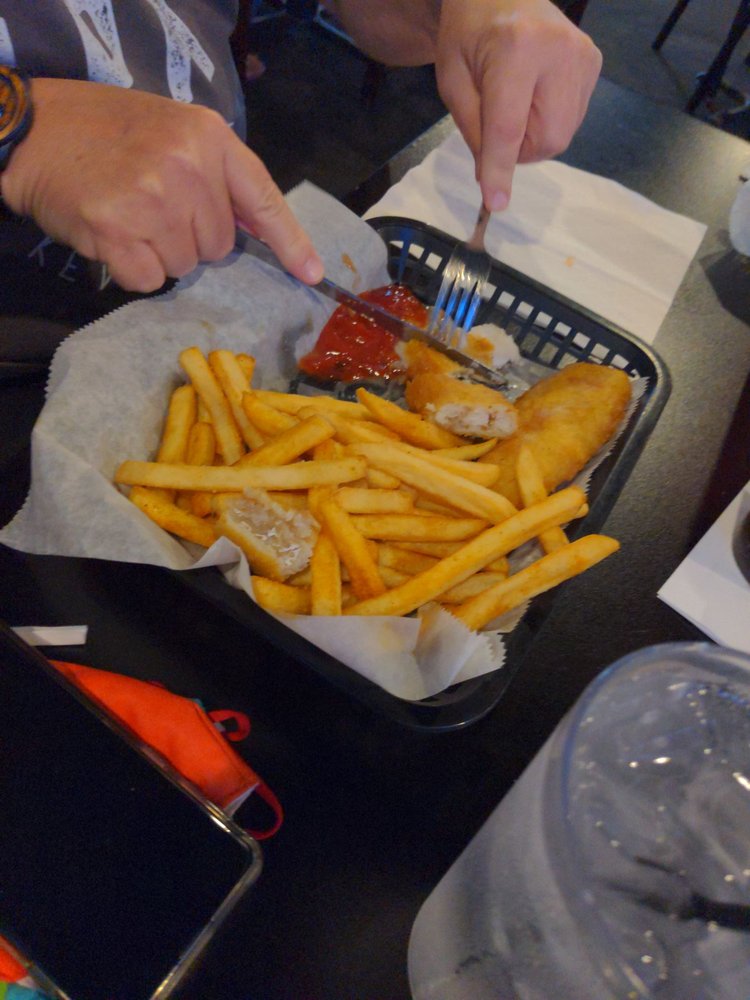 SIDELINES SPORTS GRILL - Updated 05/2025 - 27 Photos & 63 Reviews ...