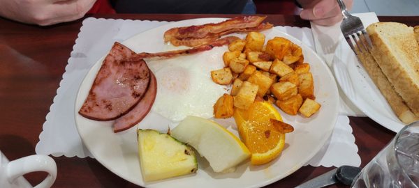 EGGSQUIS - FERMÉ - Updated May 2026 - 6400 Boulevard Taschereau ...
