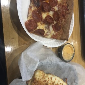 BROZINNI PIZZERIA - 287 Photos & 377 Reviews - Pizza - 8810 S Emerson ...