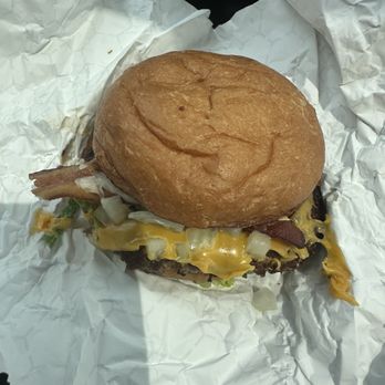 BEST BUNS BAKERY & BURGERS - Updated July 2024 - 131 Photos & 91 ...