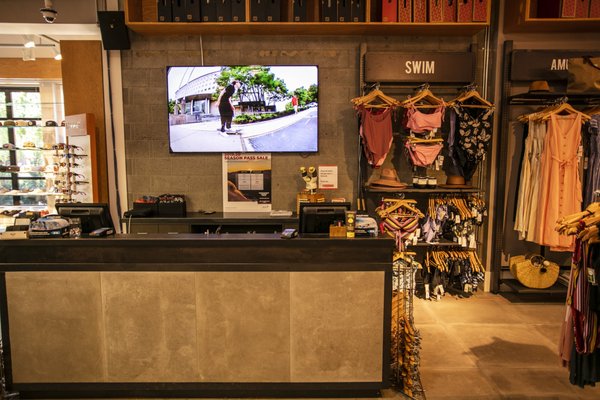 SHOWCASE WHISTLER - Updated September 2025 - 19 Photos & 24 Reviews ...