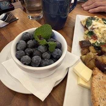 FITZWATER CAFE - Updated October 2025 - 306 Photos & 302 Reviews - 728 ...