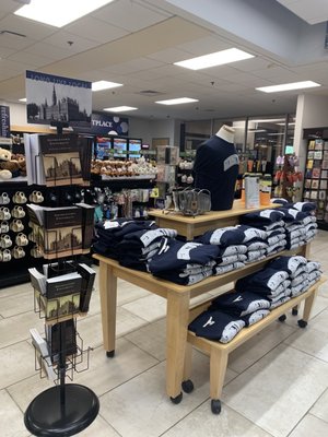 GEORGETOWN UNIVERSITY BOOKSTORE - Updated December 2025 - 39 Photos ...