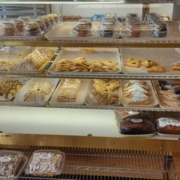DELUXE ITALIAN BAKERY - Updated July 2025 - 54 Photos & 80 Reviews ...