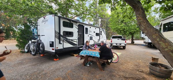 FRIENDLY RV PARK AND CAMPGROUND - Updated December 2025 - 52 Photos ...