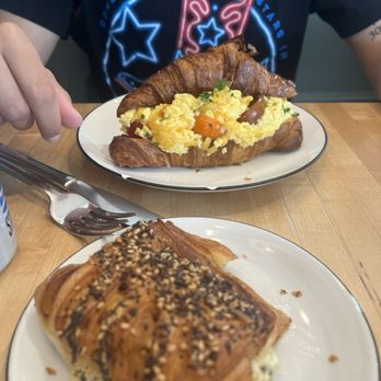 SUNDAY MOTOR CO CAFE - Updated August 2024 - 411 Photos & 176 Reviews ...