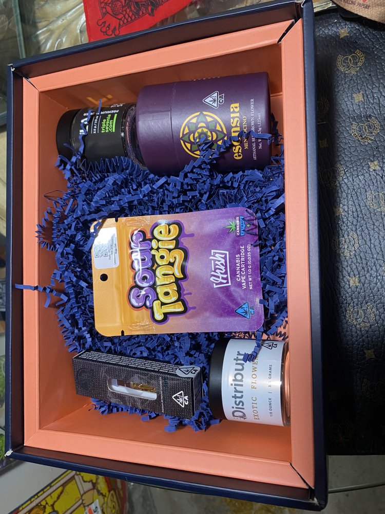 NUGG CLUB - Updated July 2024 - 257 Photos & 620 Reviews - Santa Monica ...