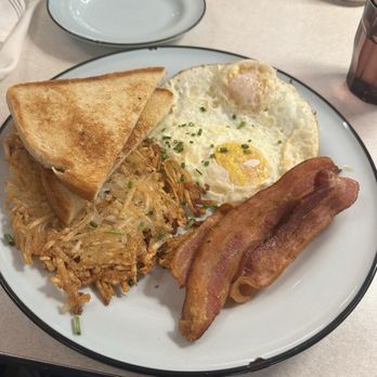 MAPLE RIDGE GROCER - Updated July 2025 - 209 Photos & 83 Reviews - 1818 ...