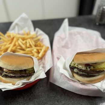 DAMBURGER - Updated January 2026 - 118 Photos & 192 Reviews - 1320 ...