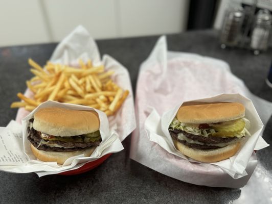 DAMBURGER - Updated November 2025 - 116 Photos & 188 Reviews - 1320 ...