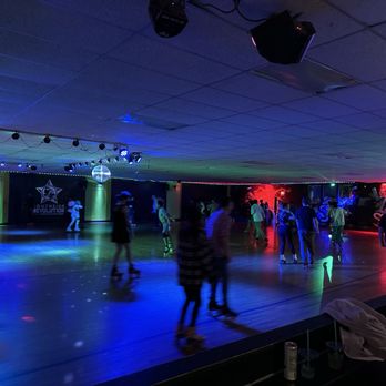 SOUTHGATE ROLLER RINK - Updated December 2025 - 44 Photos & 116 Reviews ...