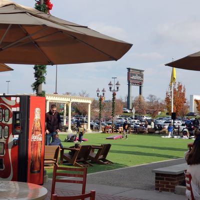 GLOUCESTER PREMIUM OUTLETS - Updated July 2025 - 107 Photos & 144 ...