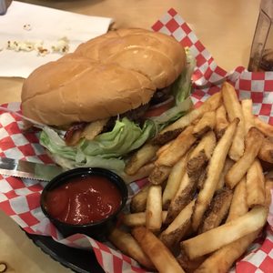 NEWT’S SOUTH - 73 Photos & 81 Reviews - Burgers - 1201 S Broadway ...