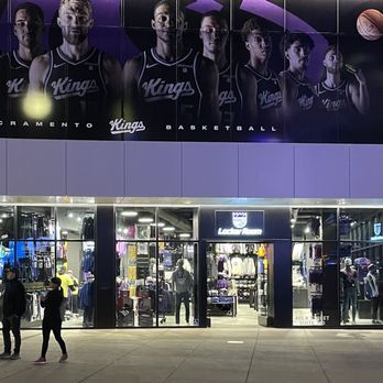 LIDS - KINGS LOCKER ROOM - Updated August 2025 - 405 K St, Sacramento ...