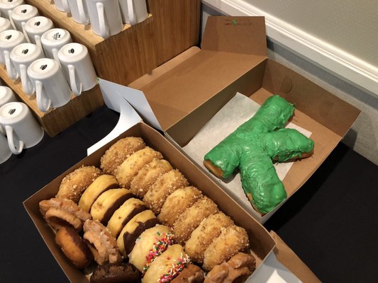 MONARCH DONUTS - 218 Photos & 320 Reviews - Donuts - 15 W Huntington Dr ...