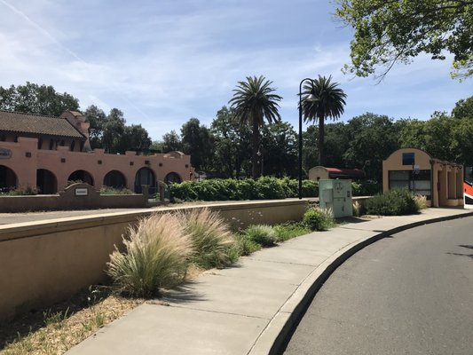AMTRAK STATION - DAVIS - Updated September 2024 - 105 Photos & 65 ...
