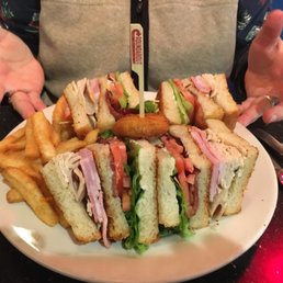 ROUNDABOUT DINER & LOUNGE - Updated December 2025 - 451 Photos & 698 ...