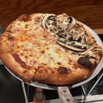 ZEEKS PIZZA - Updated August 2025 - 53 Photos & 98 Reviews - 2108 NE ...