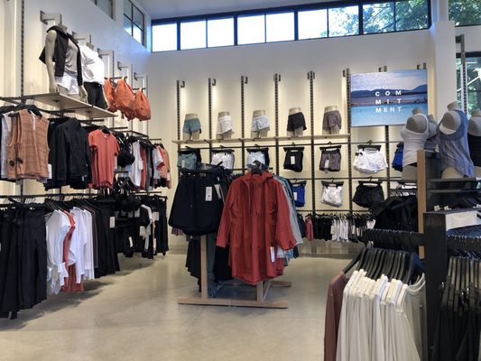 LULULEMON ATHLETICA - 72 Photos & 31 Reviews - 2101 W 4th Avenue ...