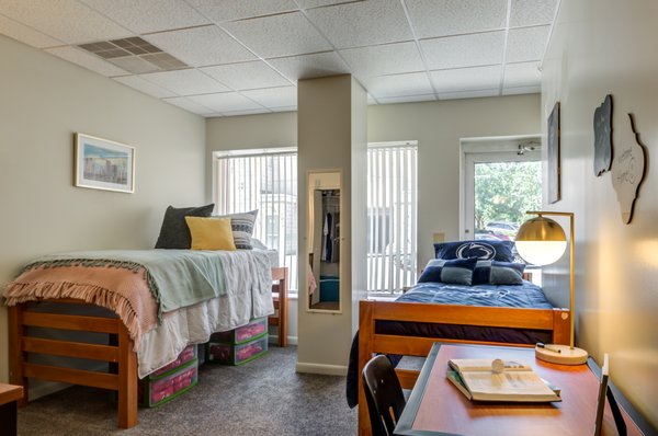 CALDER COMMONS APARTMENTS - Updated October 2025 - 19 Photos - 520 E ...