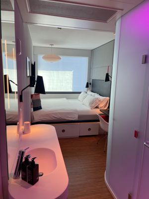 CITIZENM - Updated October 2025 - 85 Photos & 32 Reviews - 1222 First ...