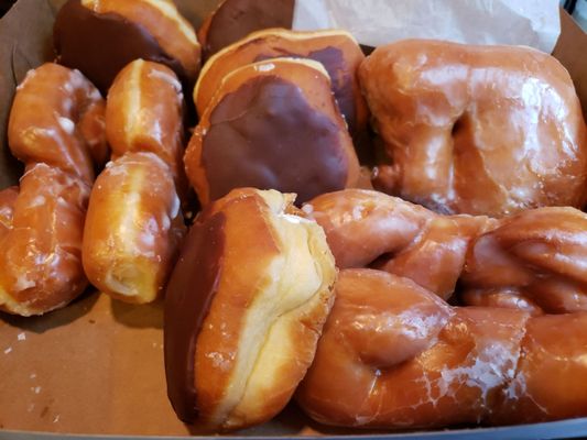 FAMOUS DOUGHNUTS - 77 Photos & 57 Reviews - 3043 Main St, Buffalo, New ...