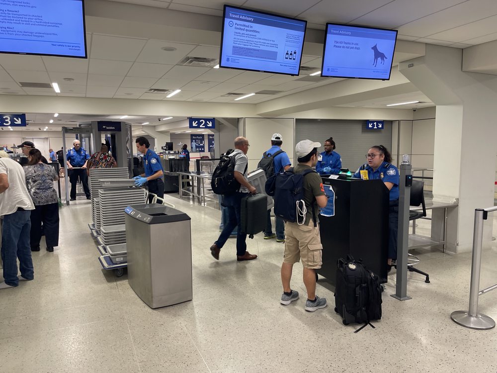 TSA CHECKPOINT D18 - DALLAS/FORT WORTH INTERNATIONAL AIRPORT - Updated ...