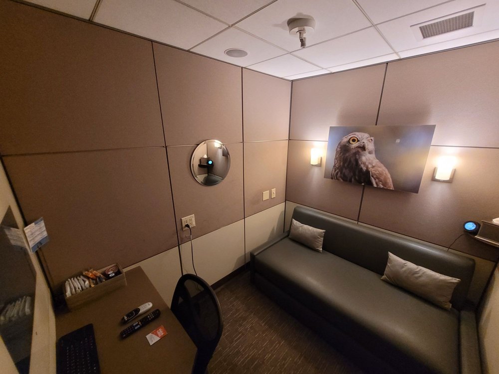 MINUTE SUITES - CONCOURSE B - 60 Photos & 77 Reviews - Airport Lounges ...