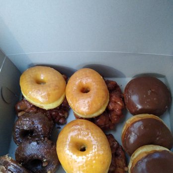 DONUT DEN - Updated December 2024 - 46 Photos & 66 Reviews - 1390 N ...