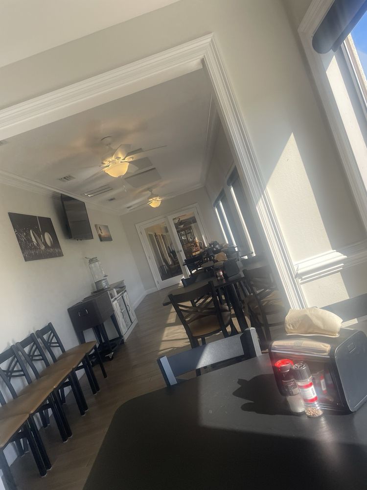 THE CROOKED TREE GRILLE AT ROCKY BAYOU COUNTRY CLUB - Updated April ...