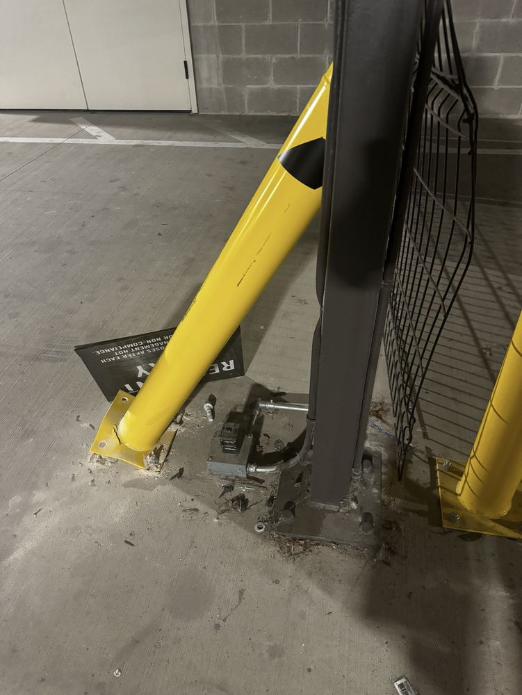 URBAN EAST - Updated August 2025 - 19 Photos - 6400 E Riverside Dr ...