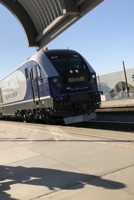 BURBANK AIRPORT - SOUTH VC LINE METROLINK STATION - 83 Photos & 56 ...