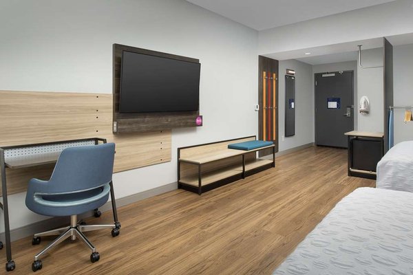 TRU BY HILTON CHARLOTTE AIRPORT LAKE POINTE - 87 Photos & 24 Reviews ...