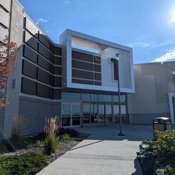 PREMIUM OUTLET COLLECTION EDMONTON INTERNATIONAL AIRPORT - Updated ...