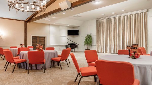 MEMPHIS FUNERAL HOME - Updated May 2026 - 38 Photos - 5599 Poplar Ave ...