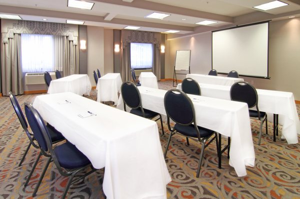 HOLIDAY INN EXPRESS & SUITES CALGARY SOUTH-MACLEOD TRAIL S - Updated ...