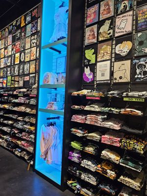 HOT TOPIC - Updated November 2025 - 60 Photos & 73 Reviews - 3228 ...