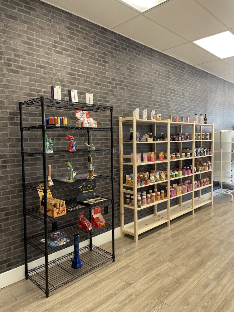 THE KING SMOKE & VAPE SHOP - Updated May 2026 - 33 Photos - 3777 NE ...