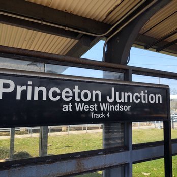PRINCETON JUNCTION - NJ TRANSIT - Updated October 2025 - 75 Photos & 33 ...