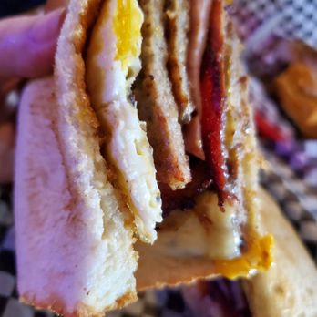 FINISHLINE BURGERS & BREW - Updated January 2025 - 19 Photos & 12 ...