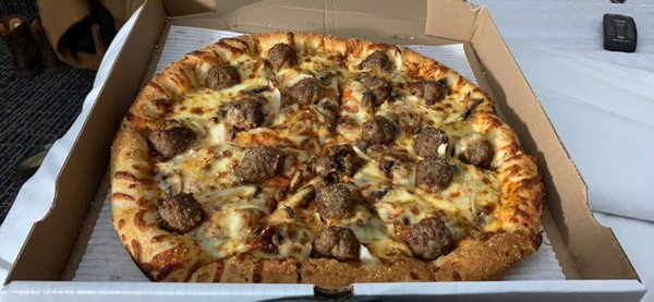 A SLICE ABOVE - 56 Photos & 113 Reviews - Pizza - 8788 Pearl Rd ...