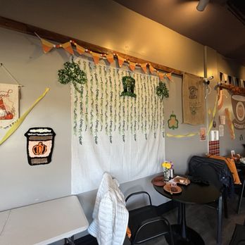 OCTOBER CAFE - Updated August 2025 - 108 Photos & 84 Reviews - 6046 N ...