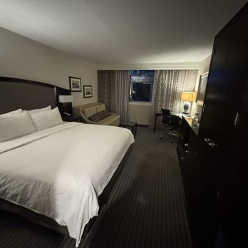 SKYBRIDGE SEATTLE AIRPORT HOTEL - Updated October 2025 - 31 Photos & 11 ...