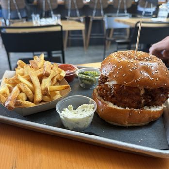 CHOMP KITCHEN AND DRINKS - Updated October 2025 - 448 Photos & 543 ...