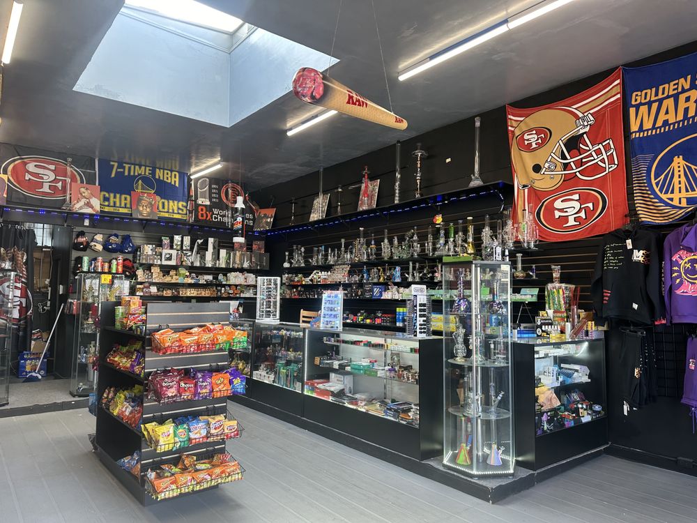 GIFT & SMOKE GALLERY - Updated December 2025 - 3371 Mission St, San ...
