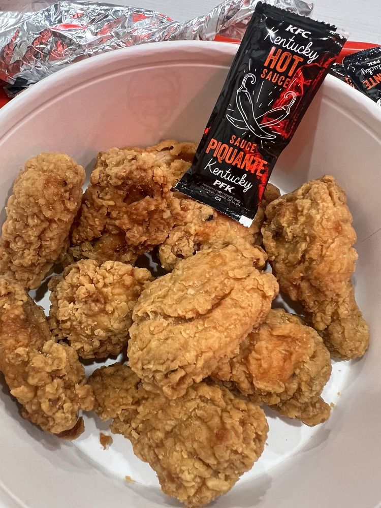 KFC - Updated May 2026 - 1670 Rue Saint-Denis, Montréal, Quebec ...