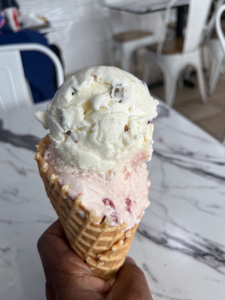 CITY POINT ICE CREAM & BURGERS - Updated August 2024 - 17 Photos & 11 ...