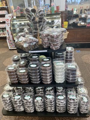 SHRIVER’S SALT WATER TAFFY & FUDGE - 20 Photos & 59 Reviews - Candy ...