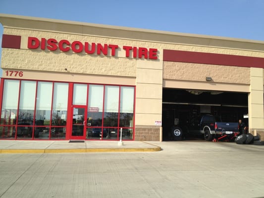 DISCOUNT TIRE - Updated December 2025 - 12 Photos & 90 Reviews - 1776 ...